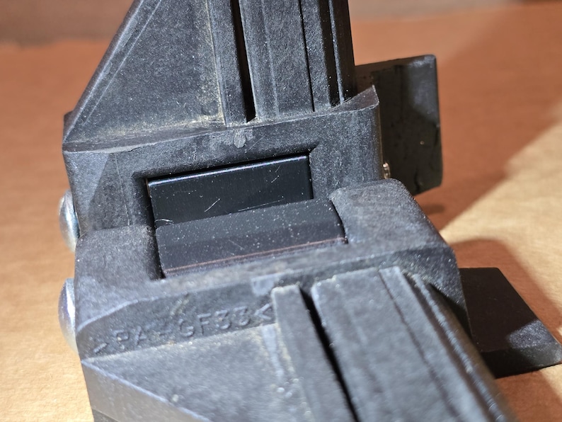 LUND Tonneau Cover Replacement Hinge #1403275 | LUND Genesis Tri-fold ...