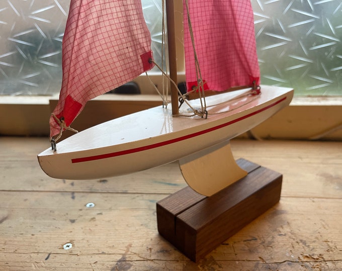 One of the Very First a Vintage Skipper 12 Inch Pond Yacht/toy Sailing ...