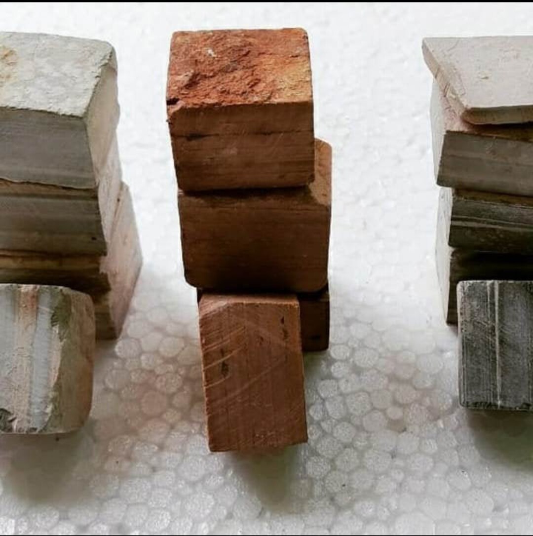 Mixed Slate Cubes Are a Mixture of White, Red and Black Slate Cubes ...