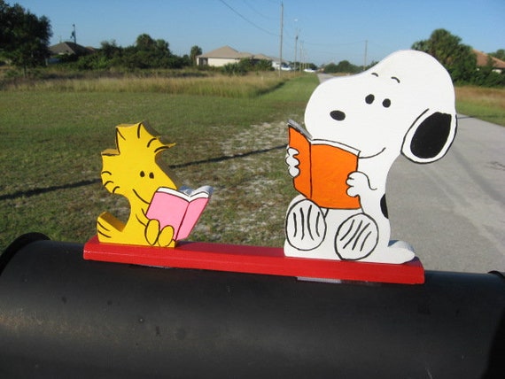 Snoopy and Woodstock Reading Mailbox Topper. Handmade - Etsy Ireland