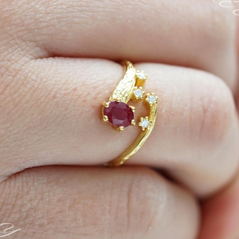 Modern Ruby Ring - Etsy