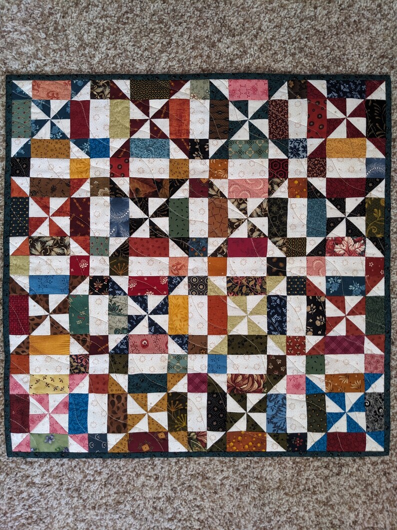 Small Quilt Table Topper / Wall Hanging “huckle Buckle” - Etsy