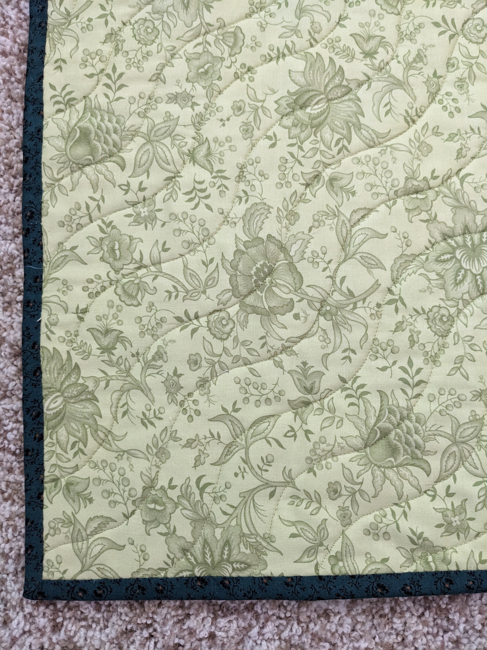 Small Quilt Table Topper / Wall Hanging “huckle Buckle” - Etsy