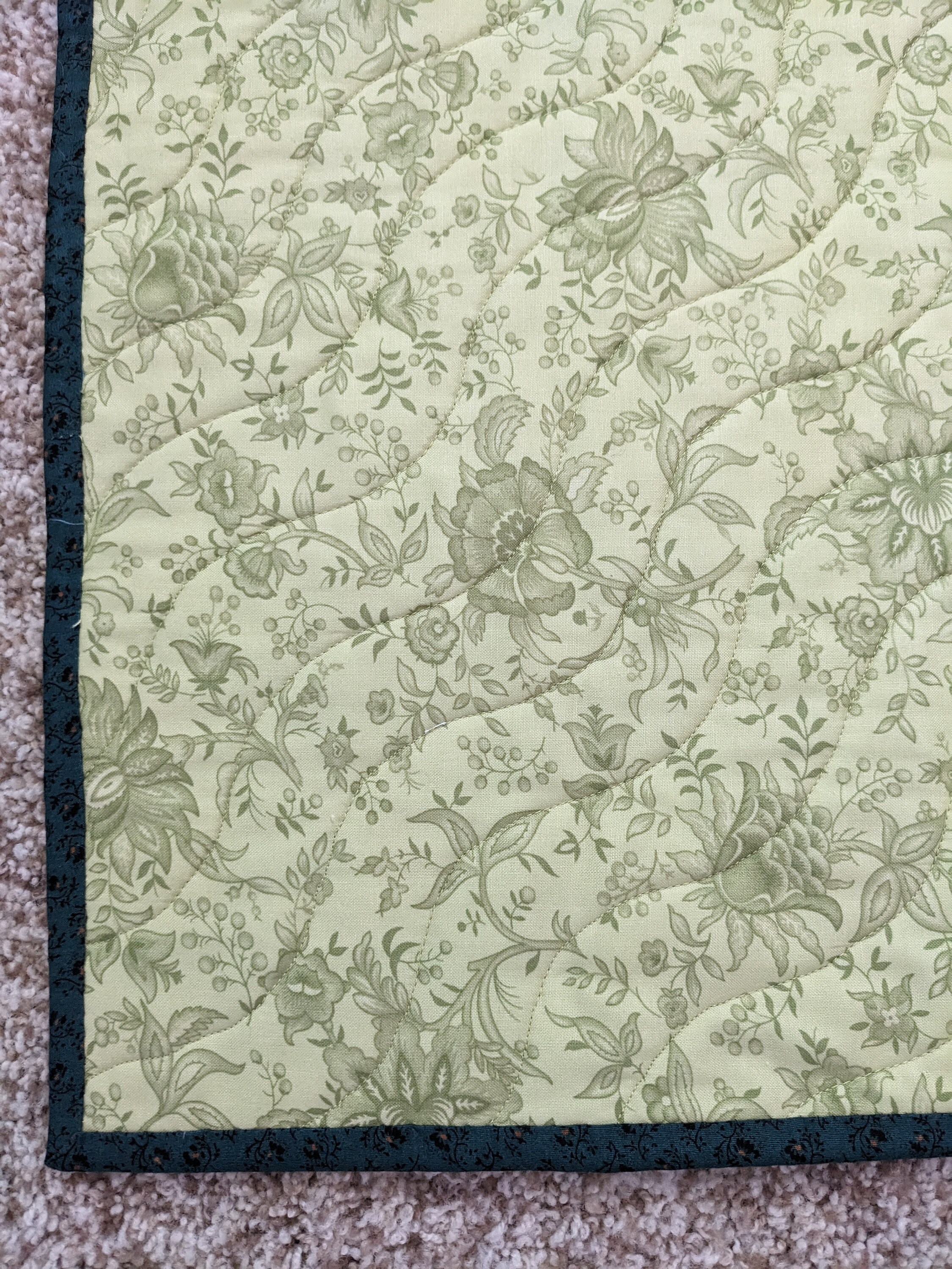 Small Quilt Table Topper / Wall Hanging “huckle Buckle” - Etsy