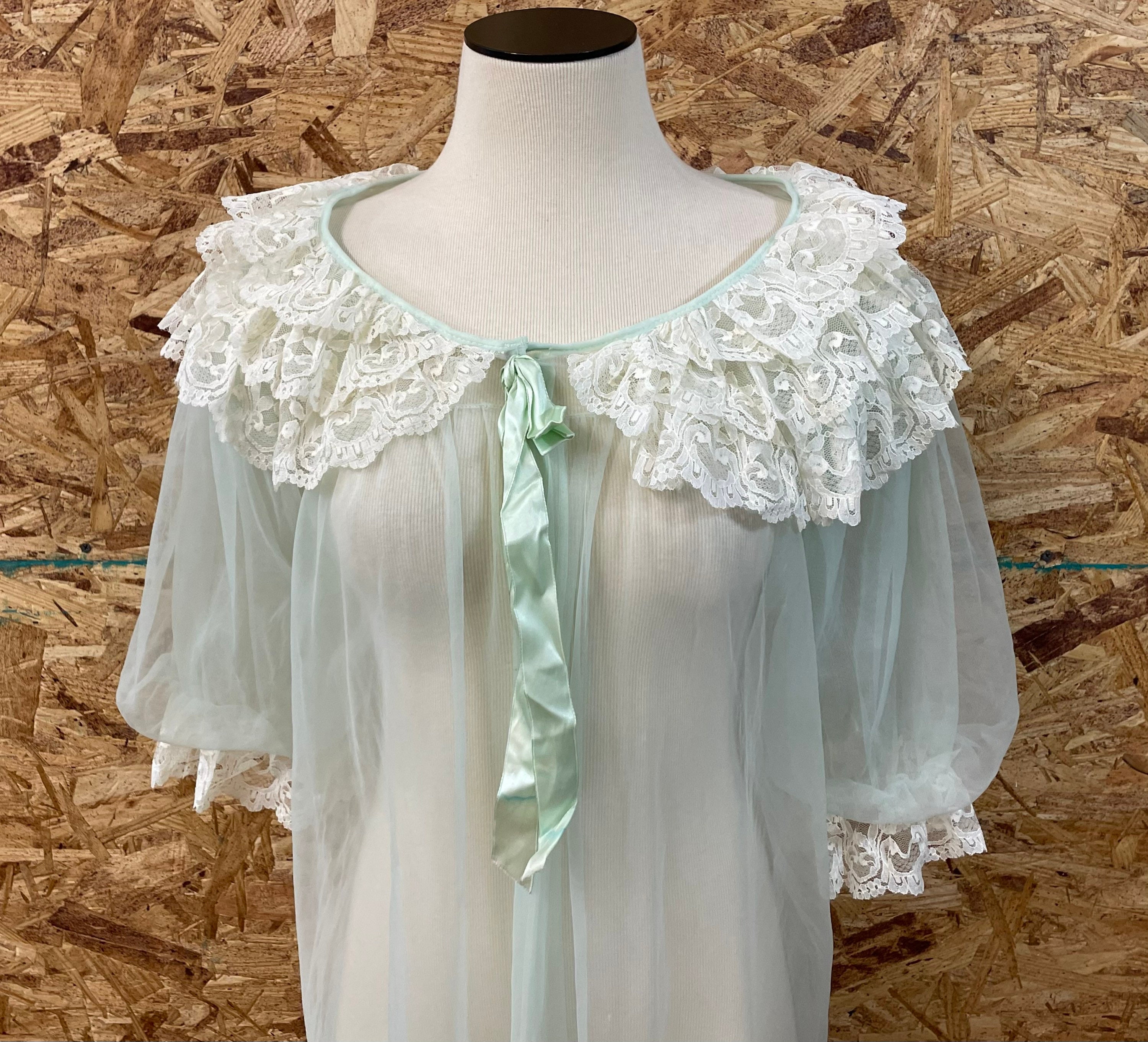 1950’s / 1960’s Sheer Mint Green and Ivory Lace Robe Négligée Glamorous ...