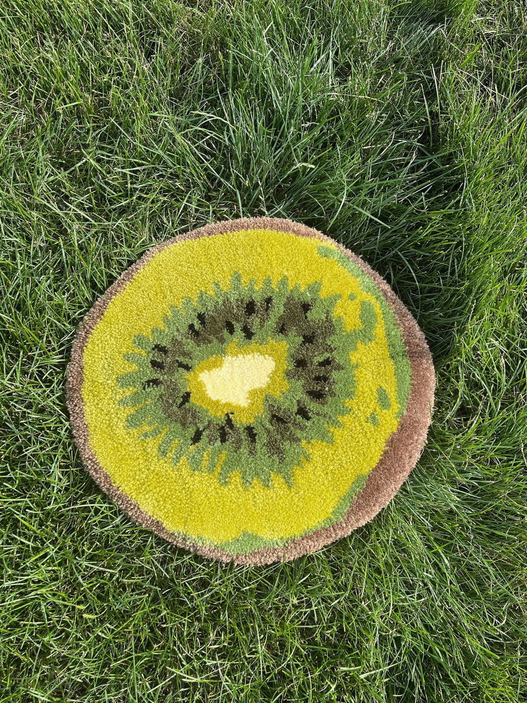 Kiwi Tufted Wall Hanging, Fruit Wall Decor Rug, Custom Kiwi Slice Punch ...