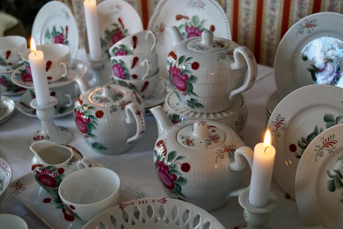 Beautiful Extensive Hand Painted Vintage August Warnecke Porcelain Tea ...
