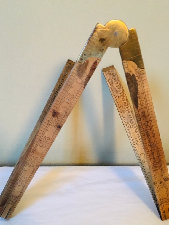 Foldable measuring stick store
