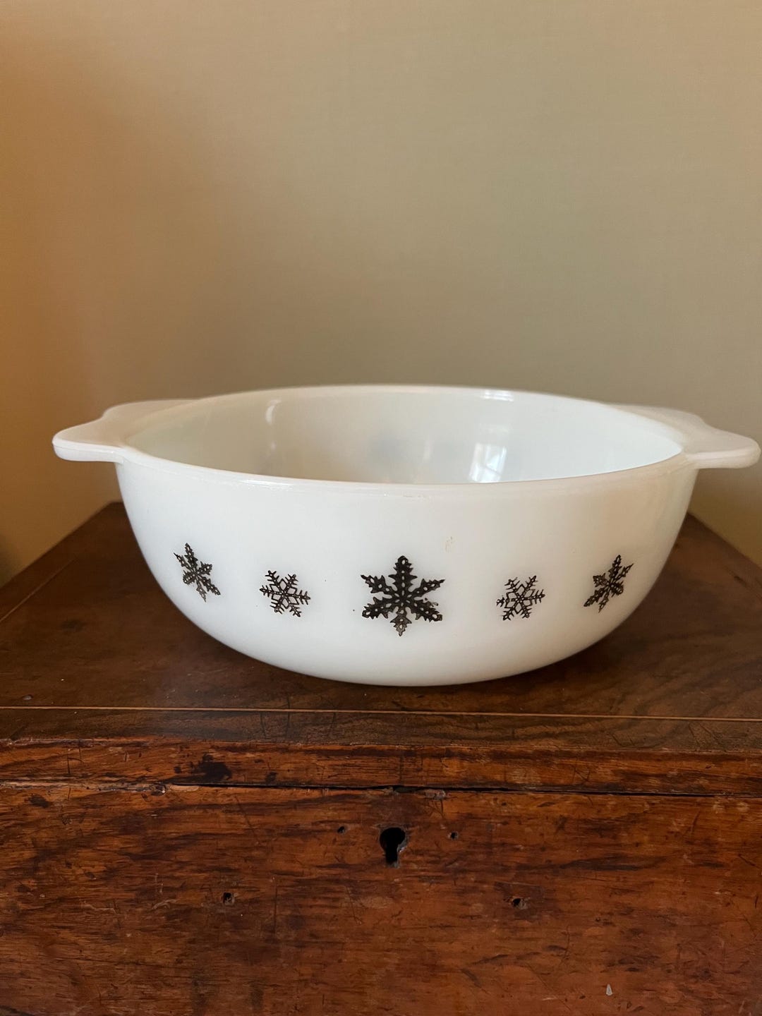 Vintage White Pyrex Casserole Dish Decorated With Black Snowflakes .A ...