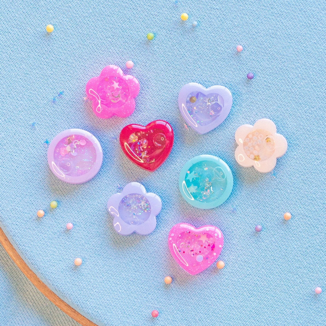 SHAKER PINS ~ Small Heart, Flower and Circle Resin Charm Pins - Etsy