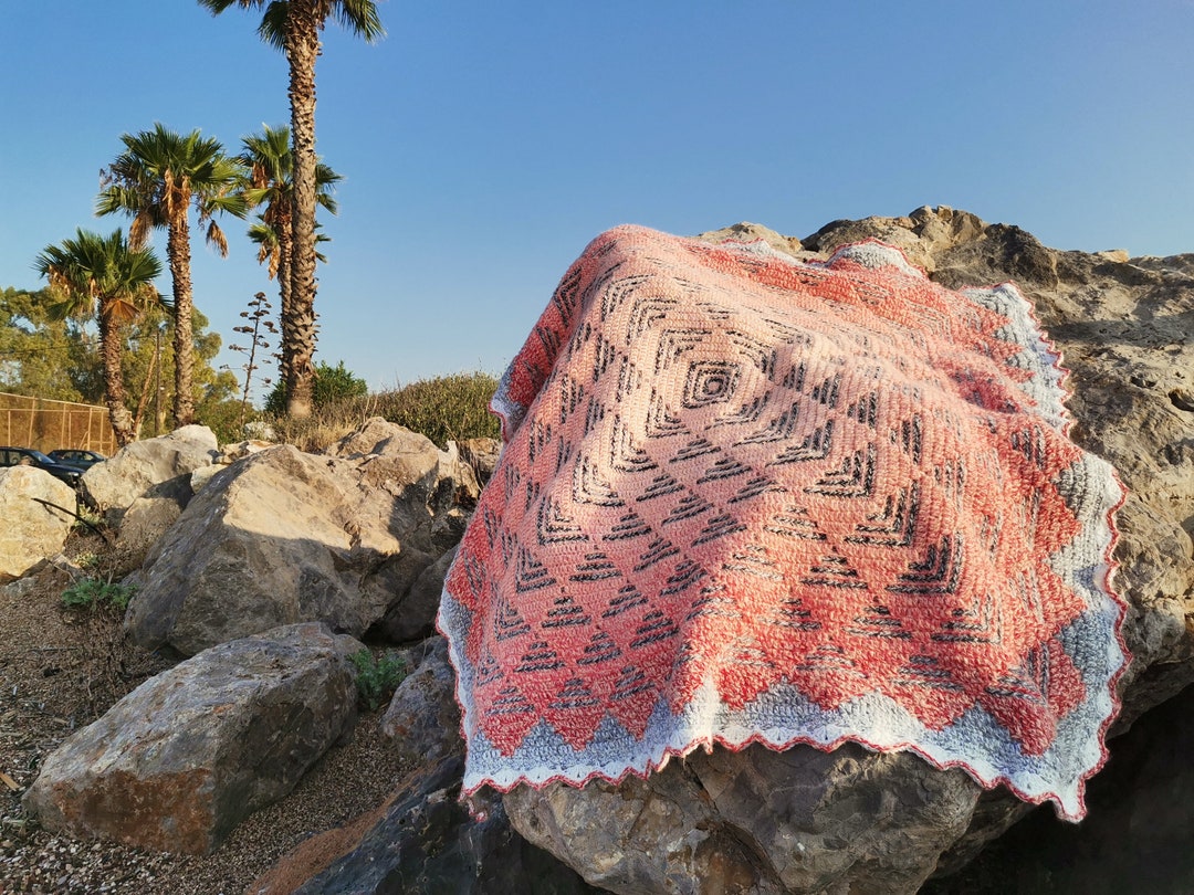 Mosaic Crochet Blanket Pattern: Geometric Valle De La Luna, Center-out ...