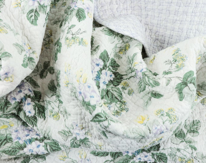 Laura Ashley Quilt Coverlet, Floral Quilt 88" X 86" Farmhouse Bedding ...