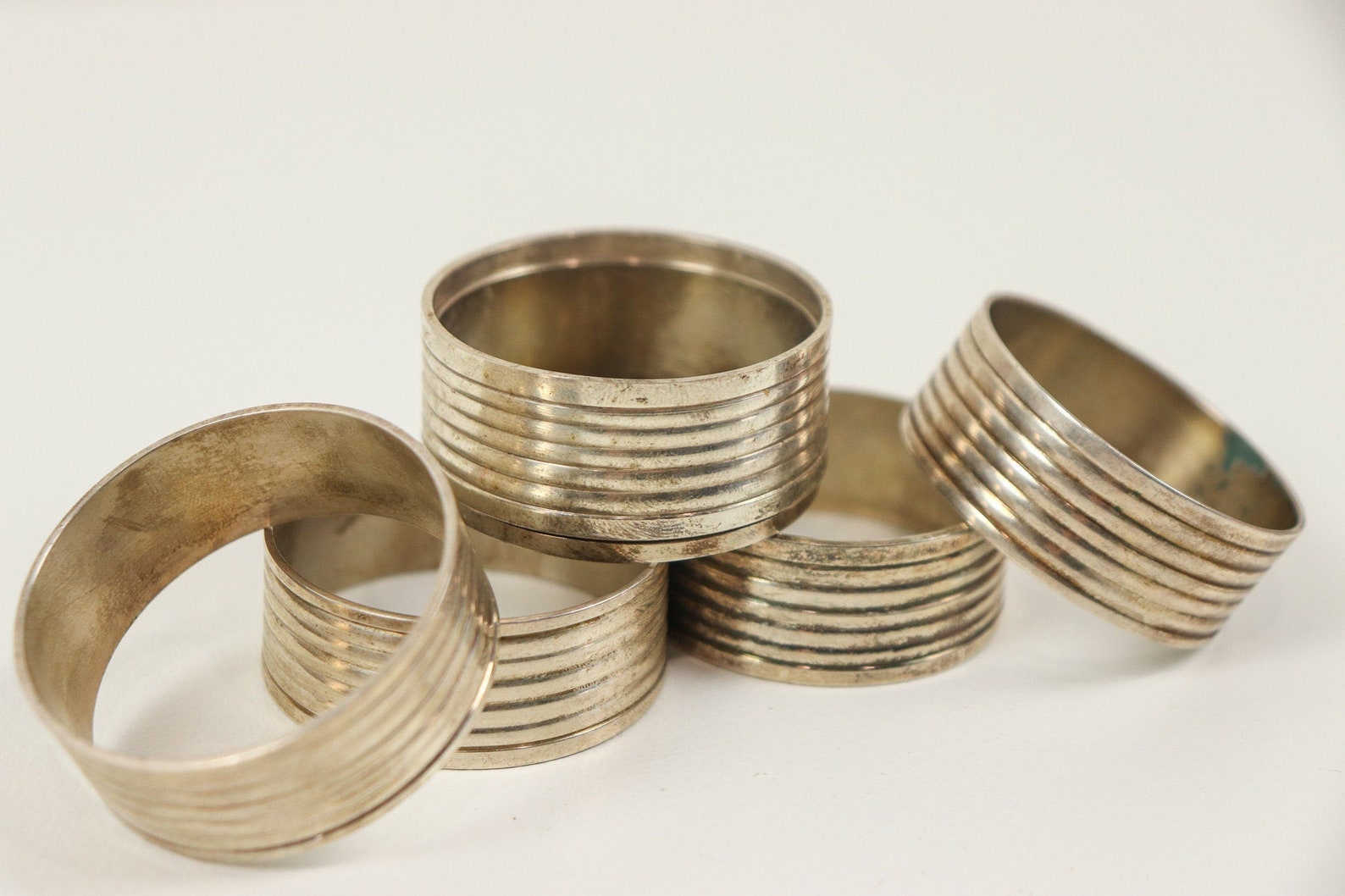 Set of 5 Silver Napkin Rings With Ridges Silverplate Napkin - Etsy