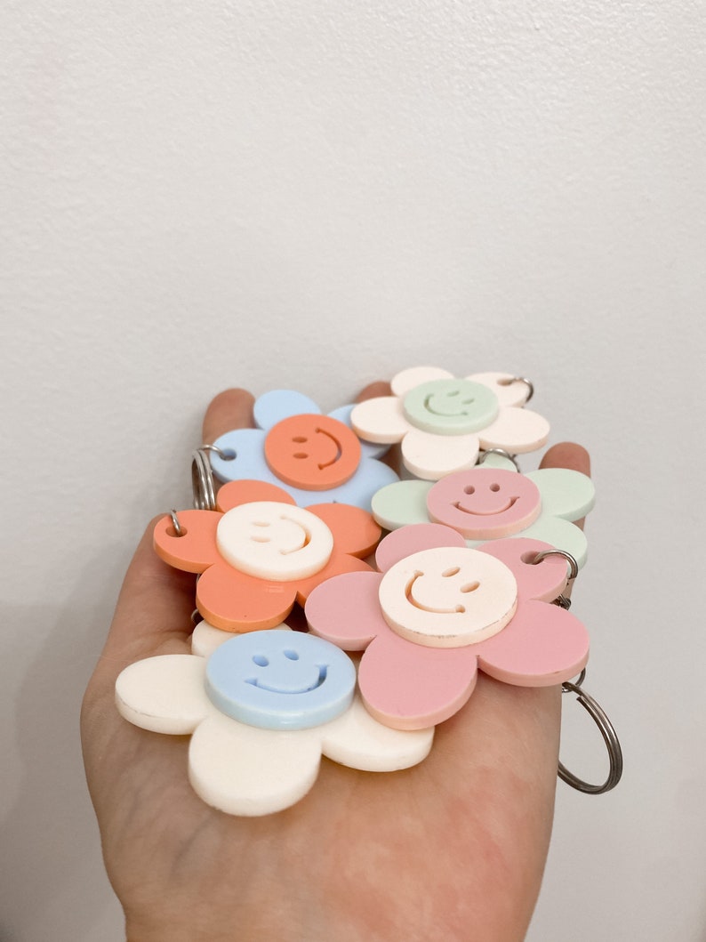 Smiley Flower Keychain Fob - Retro Keychain Fob - Etsy