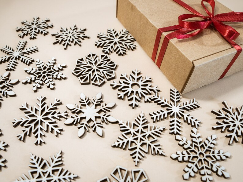 18 Wooden 2" (5.1cm) Snowflakes Mix for Christmas, Winter Crafts - Etsy