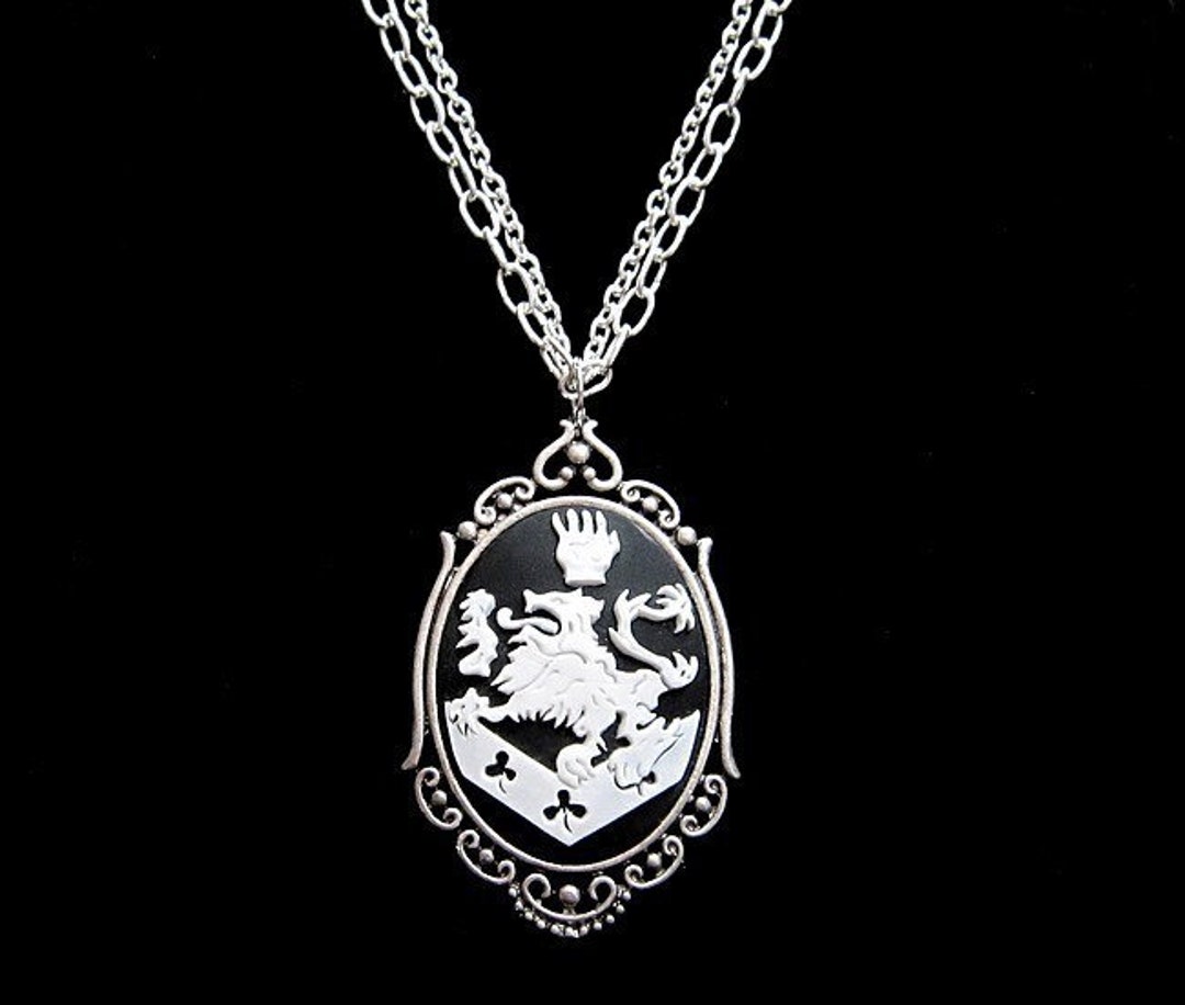 Family Crest Necklace - Rosalie Cullen Twilight Inspired - Etsy