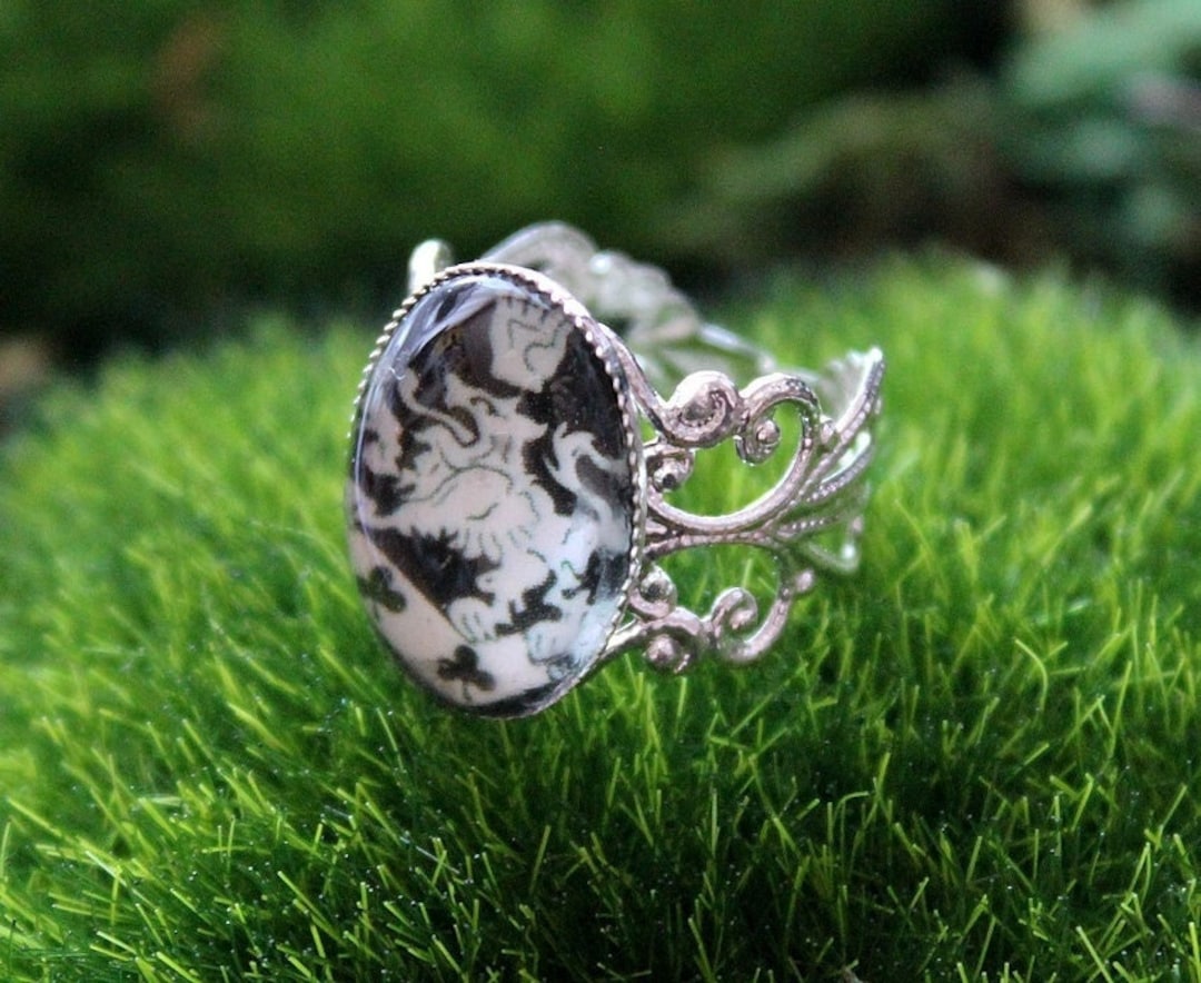 Family Crest Ring - Cullen Family Filigree Crest Ring - Twilight ...
