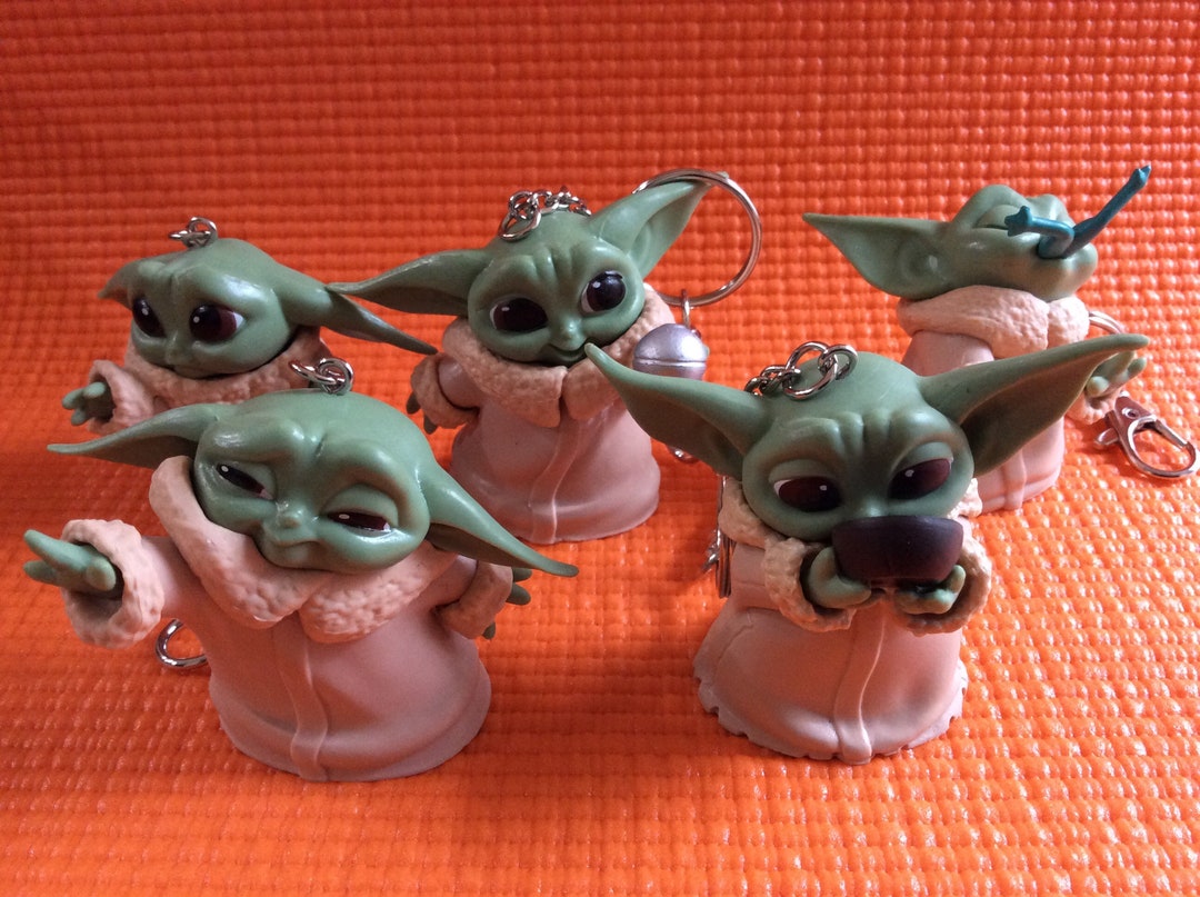 Star Wars: Baby Yoda the Child Figure Mandalorian Keychain / Key Ring ...