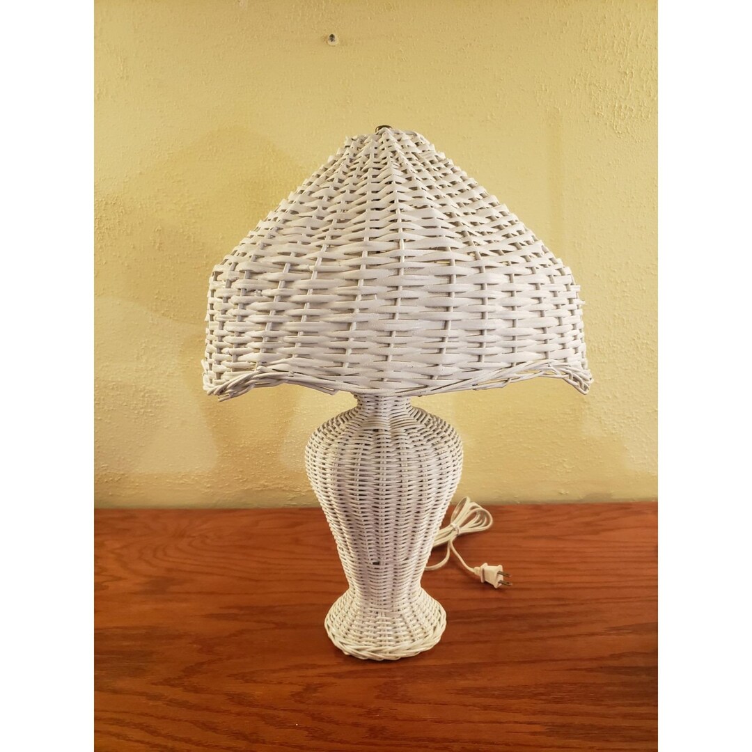 White Wicker Table Lamp With Shade Scalloped Vintage 21 X 15 Coastal - Etsy