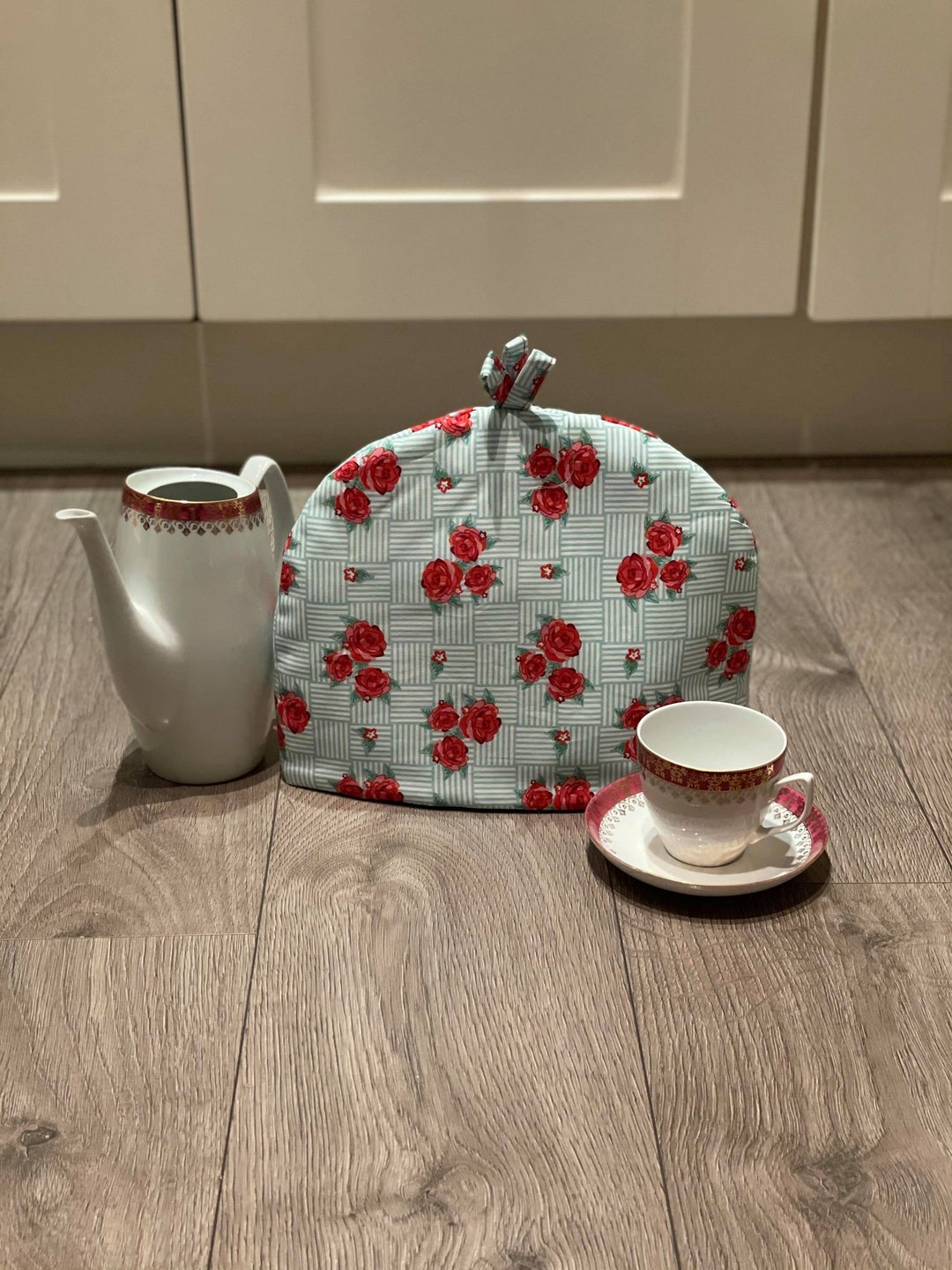 TEA COSY. Teapot Cover for a Retro Kitchen Red Roses - Etsy