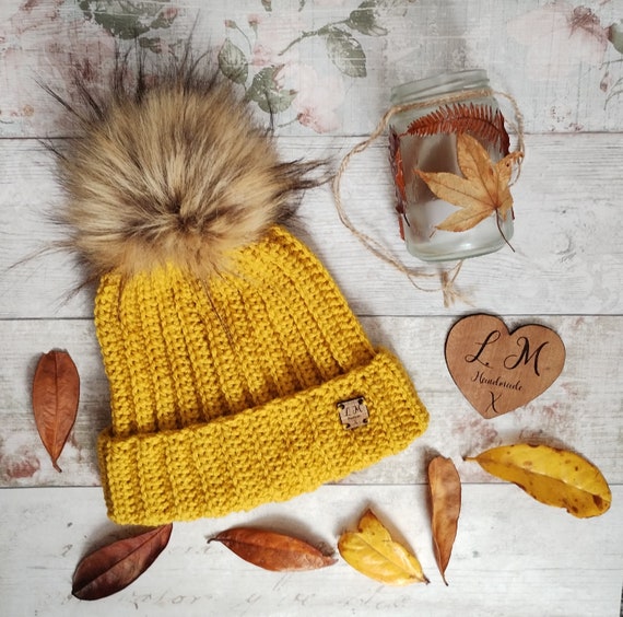 Ladies ribbed winter bobble hat with faux fur pom pom wooly hat pom pom hat