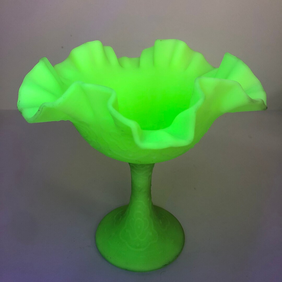 RARE - Vintage FENTON Satin Lime Green Custard Glass Persian Medallion ...