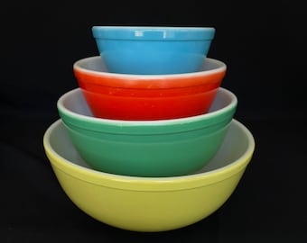 Vintage Pyrex Primary Color Mixing Bowls, Set of 4, Yellow, Green, Red ...