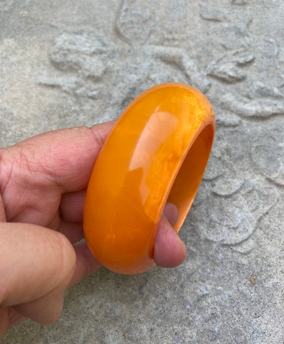 Bakelite orange swirl end of the day chunky bangle br… - Gem