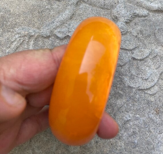 Bakelite orange swirl end of the day chunky bangle br… - Gem