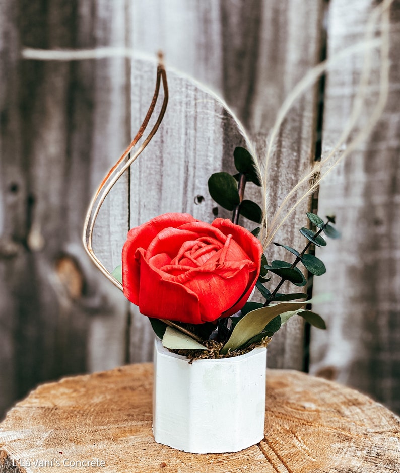 Single Rose Flower Arrangement, Sola Wood and Persevere Flowers ...