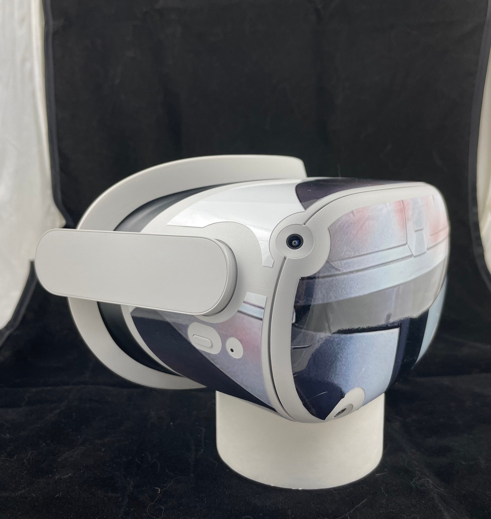 Oculus Quest 2 Headset Skin the Oculorian 2.0 - Etsy