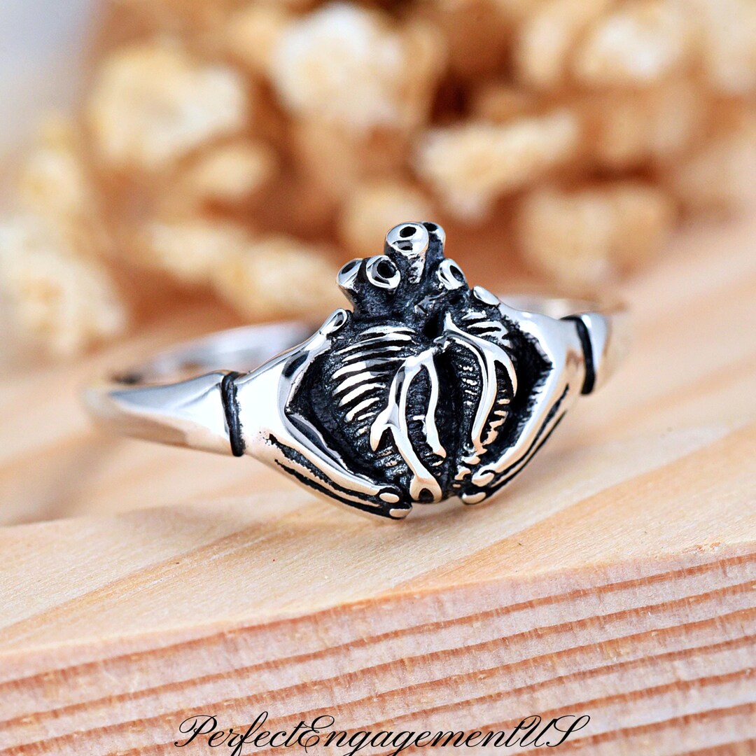 Anatomical Heart Hands Ring | Solid 925 Sterling Silver Gothic Style ...