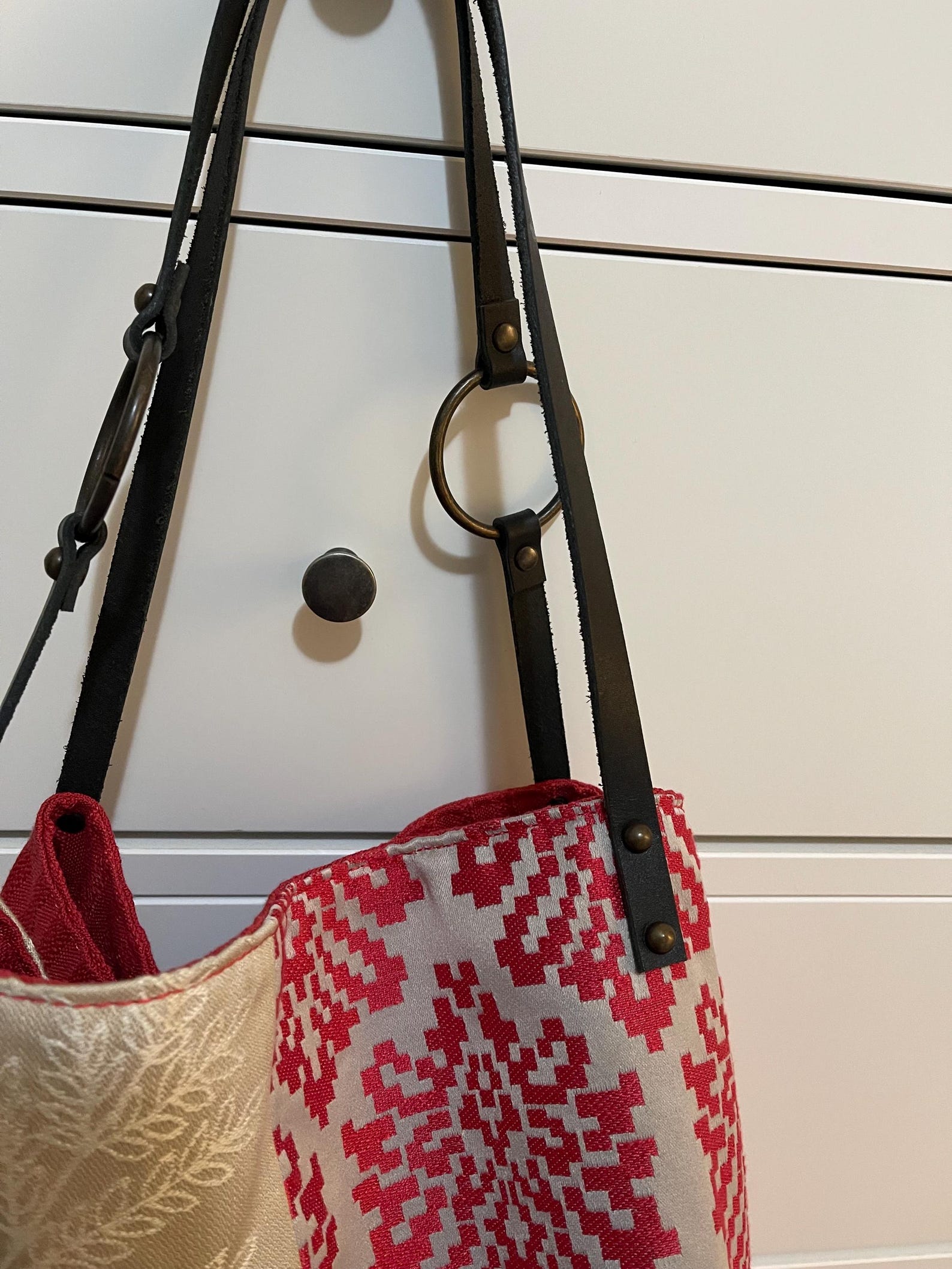 Große Patchwork Tasche | Roter Satin Brokat & Leder Umhängetasche ...