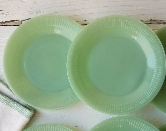 VINTAGE JADEITE PLATES: Anchor Hocking Fire-king "alice" Pattern ...