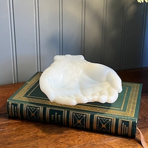 Vintage Avon White Milk Glass Hands, Soap Dish, Key, Coin, Jewelry ...