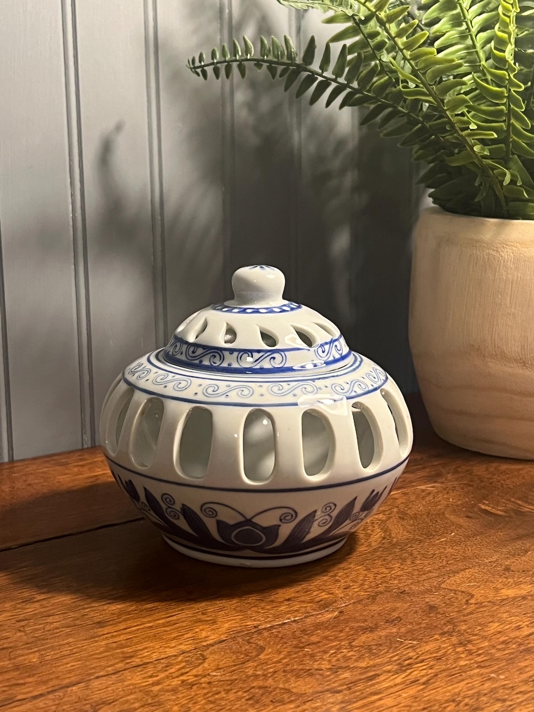 Vintage Chinoiserie Blue & White Porcelain Potpourri Bowl With Lid ...