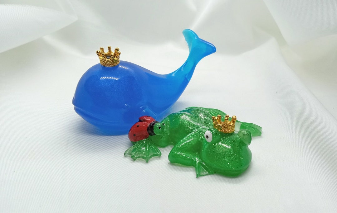Resin Whale With Crown, Lucky Frog, Animal Paperweight, Desk Decoration ...