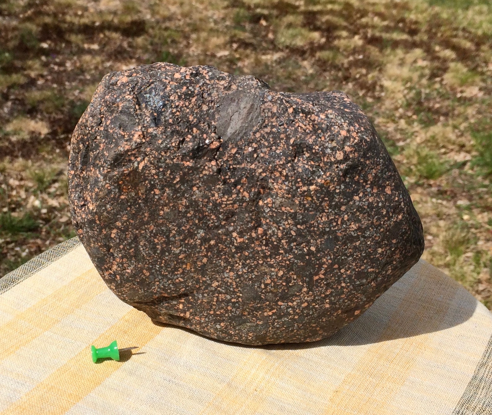 Meteorite 2,747 Gram Lunar Meteorite, Basalt With Feldspathic Breccia ...