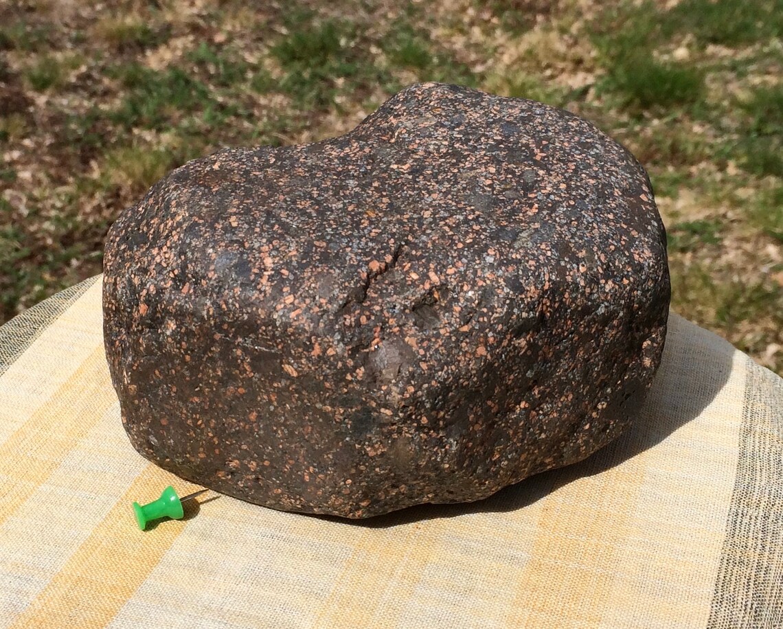 Meteorite 2,747 Gram Lunar Meteorite, Basalt With Feldspathic Breccia ...