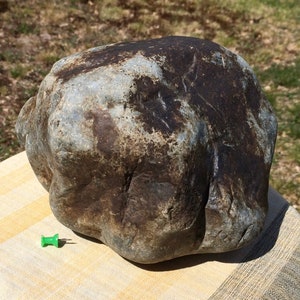Meteorite 5,611 Gram Lunar Meteorite, Basalt With Feldspathic Breccia ...
