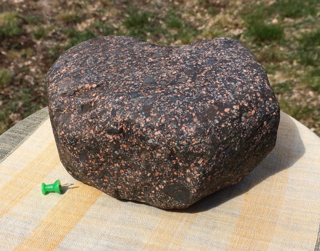 Meteorite 2,747 Gram Lunar Meteorite, Basalt With Feldspathic Breccia ...