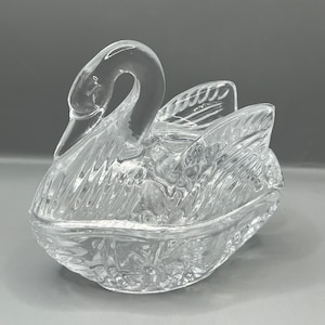 Ring dish with lid store