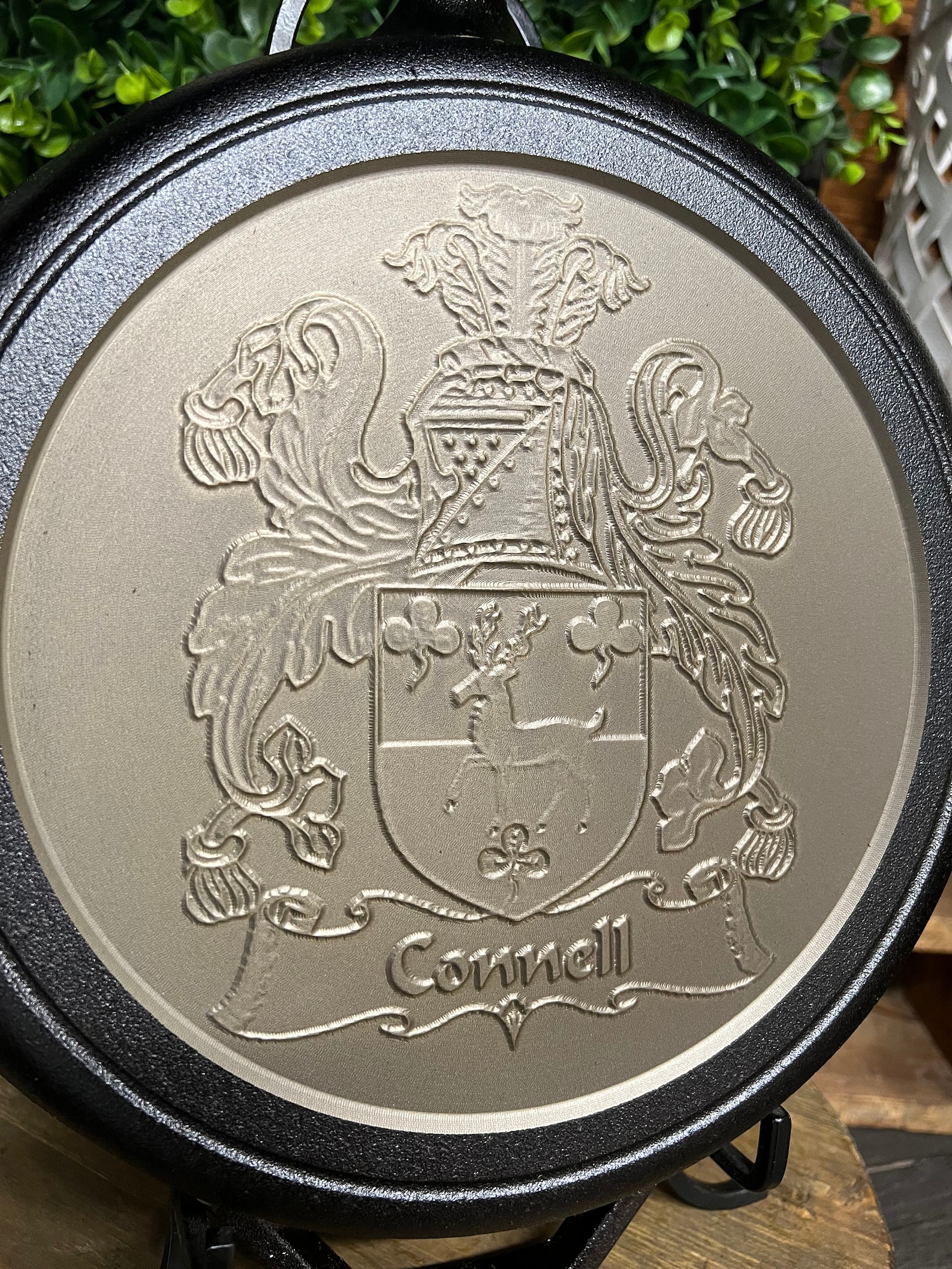 Family Crest Cast Iron Skillet - Etsy
