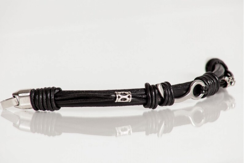 BLACK LEATHER SKYDIVING Bracelet - Etsy Denmark