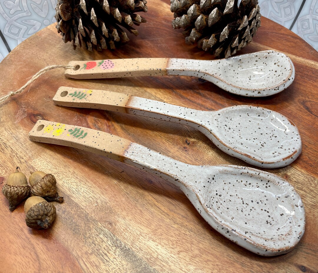 1 Kitchen Decorative Spoon, Country Chic, White With Strawberries or ...