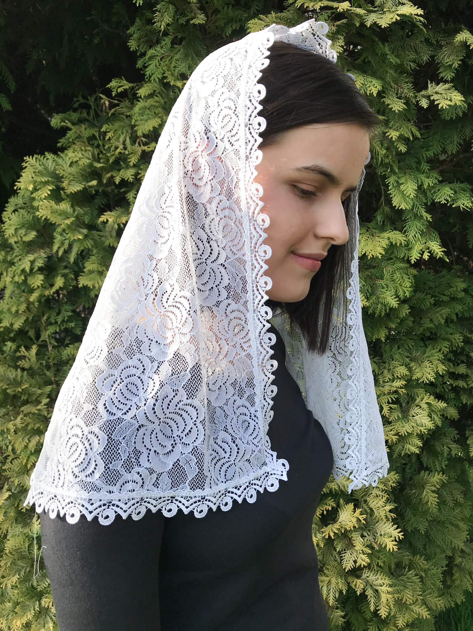 Elegant White Lace Chapel Veil, Catholic Mantilla With Clip and Pouch ...