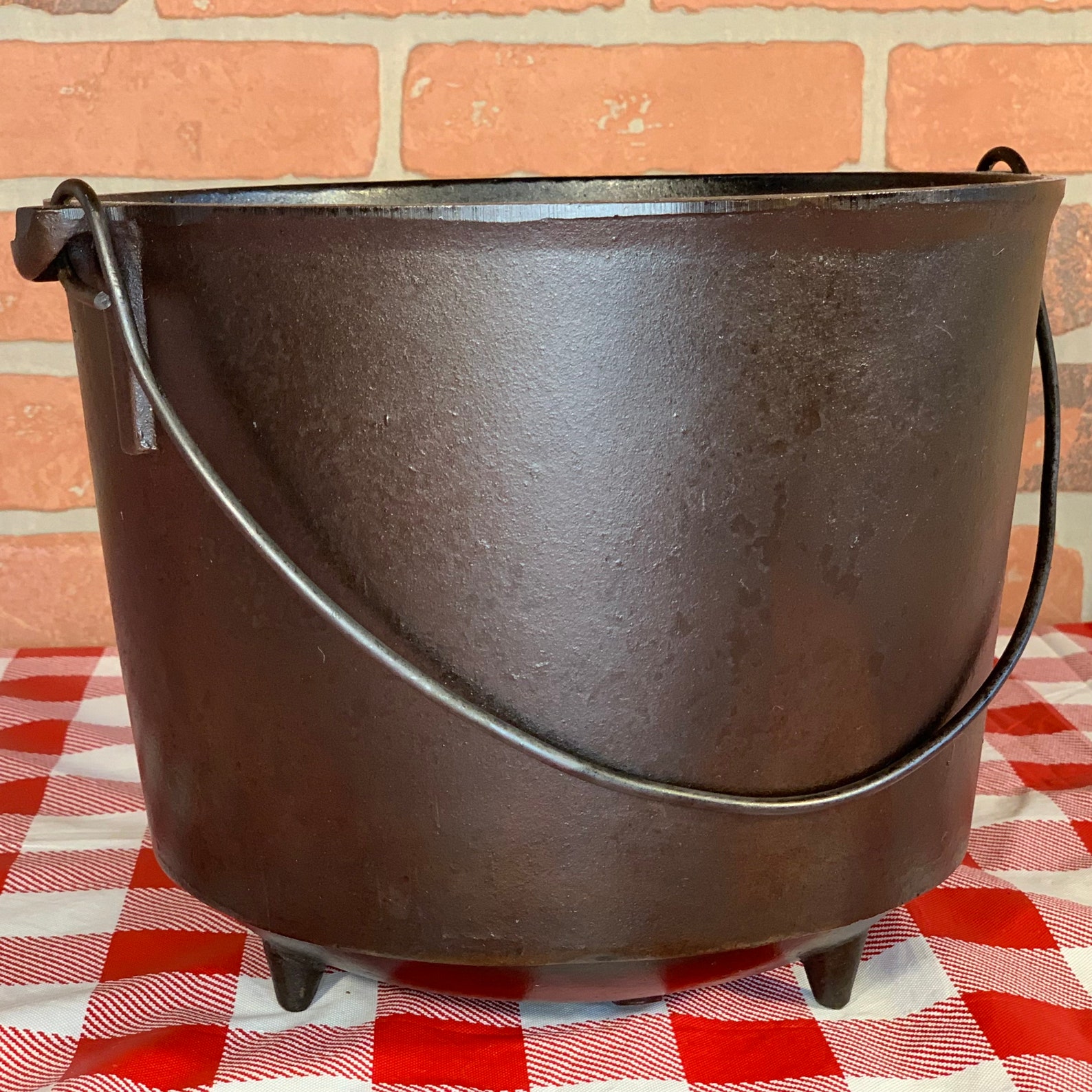 Cast Iron Round Bottom Kettle No. 8, Vintage 3 Footed 9 Quart Cowboy ...