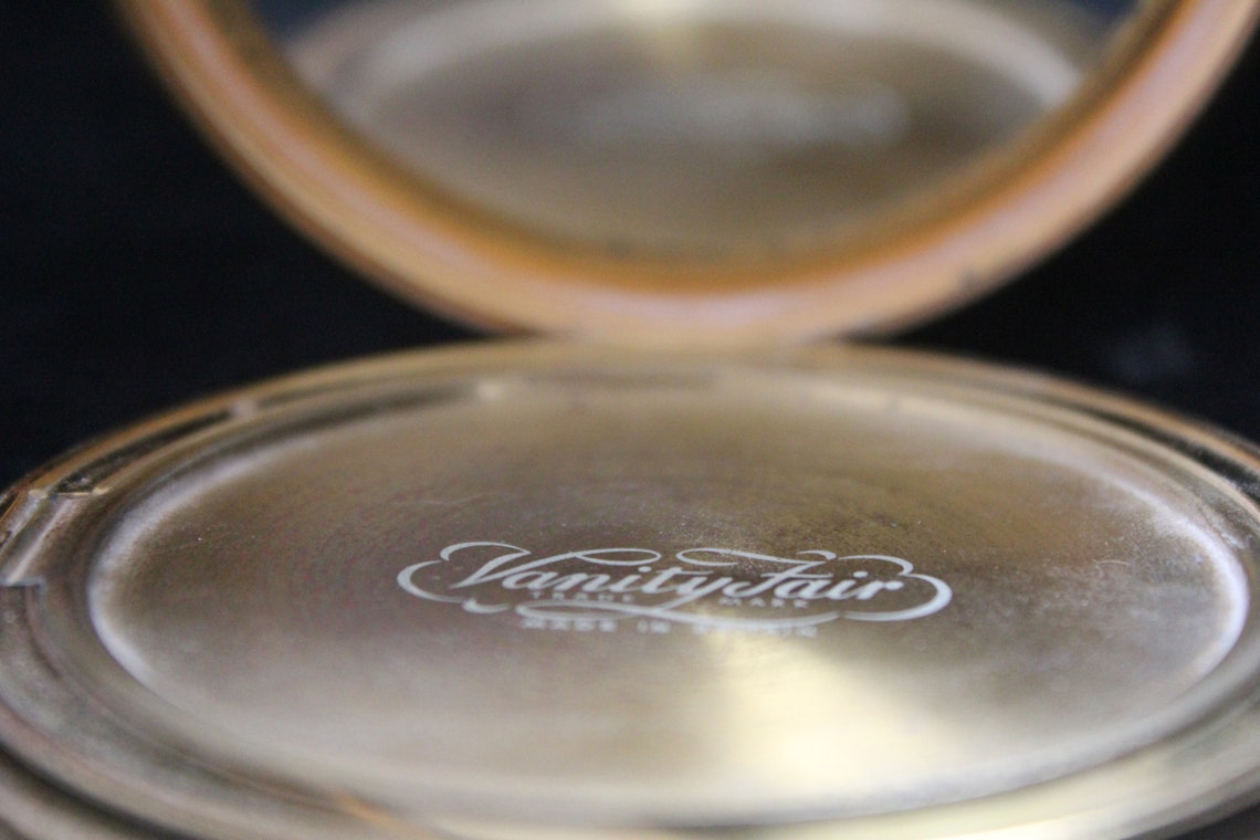 Vintage 1950's Vanity Fair Mirror Compact MADE IN BRITAIN - Etsy