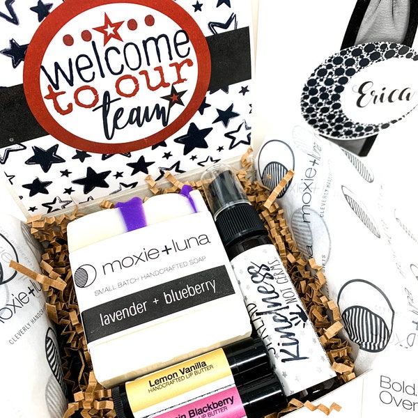 New Employee Gift - 60+ Gift Ideas for 2025