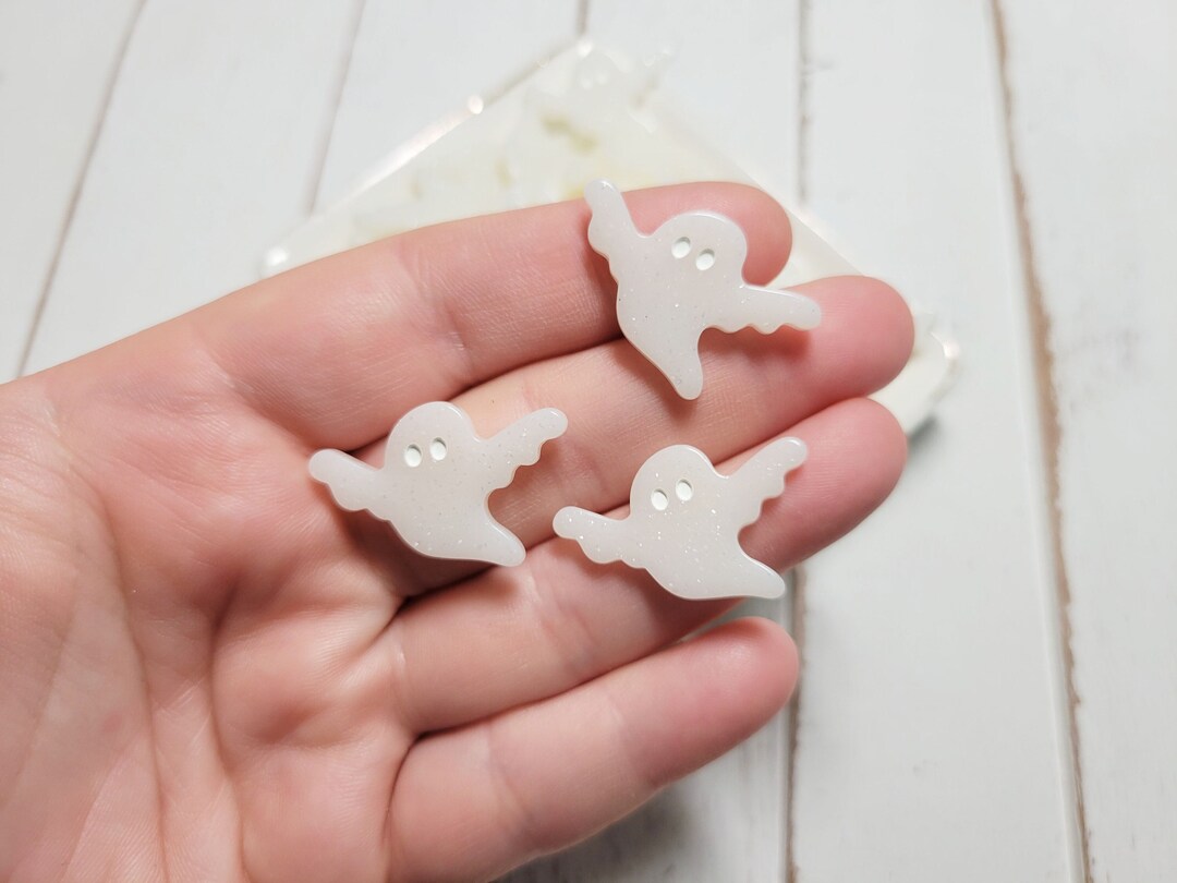 Glittery White Ghost Cabochons - Flatback Resin - Kawaii Cabochon ...